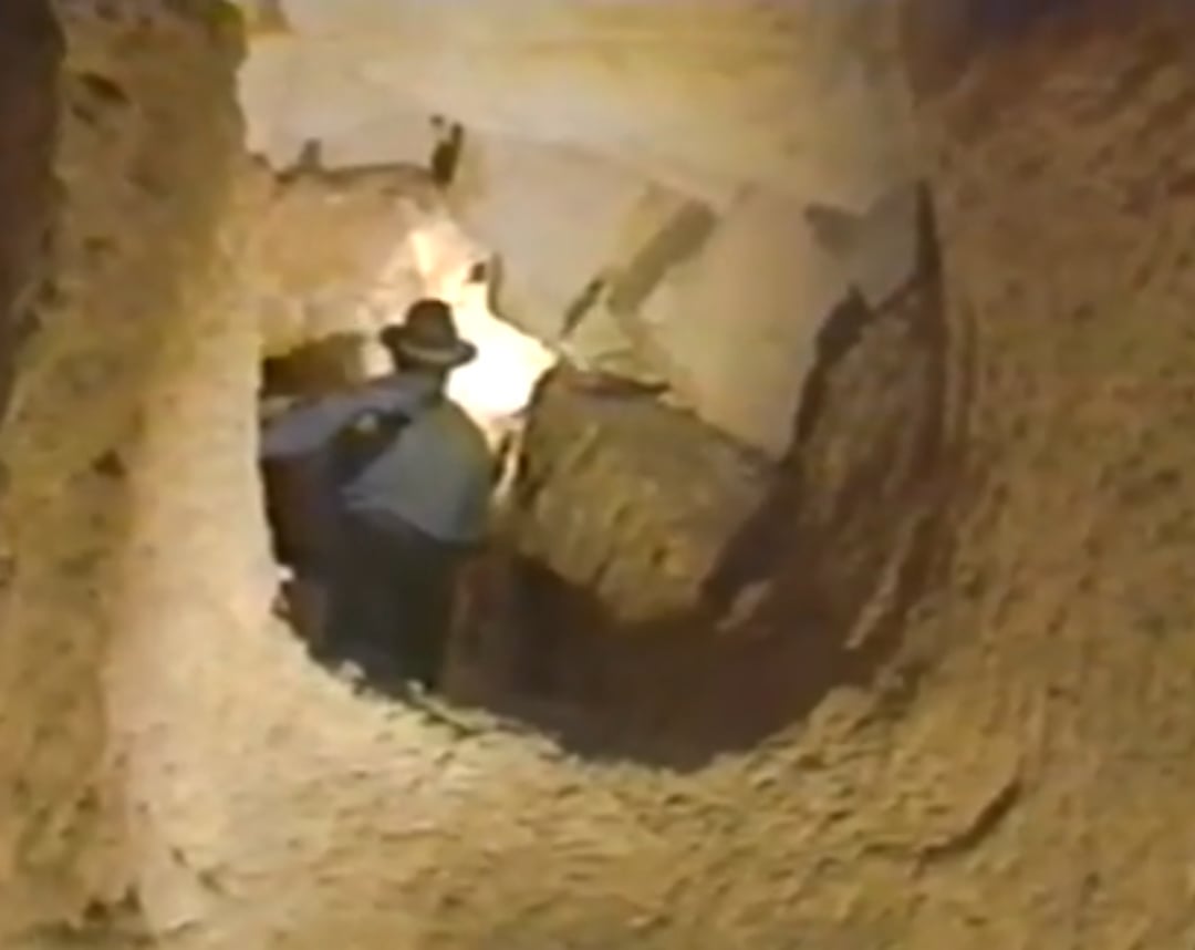 What's Under the Sphinx? - Part Seven: Mark Lehner, Zahi Hawass, and ...