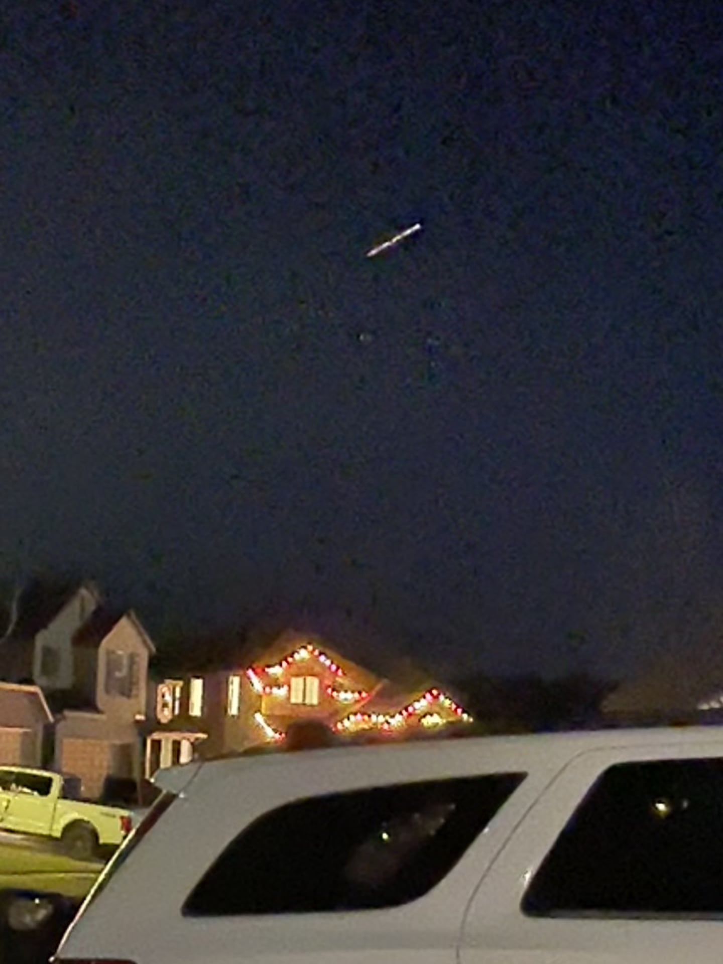 Stationary lights caught in North Texas. Can someone help identify? - UFO FEED