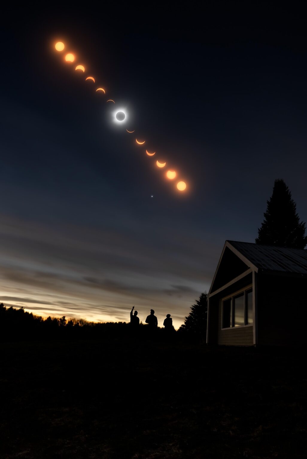 Everyone's posting their Total Eclipse Photos so here's mine! - UFO FEED