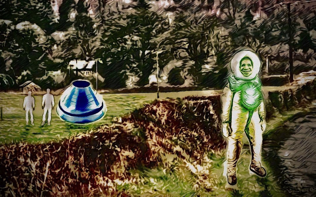 1943: RAF serviceman John Warren encountered a green-glowing figure ...