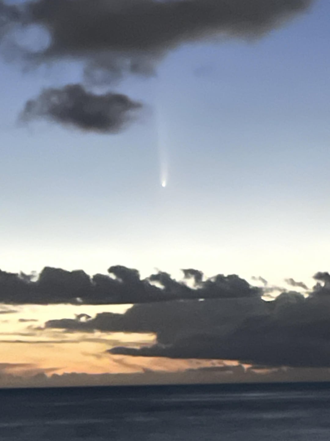 Comet Altas from Waianae Coast, Hawaii - UFO FEED