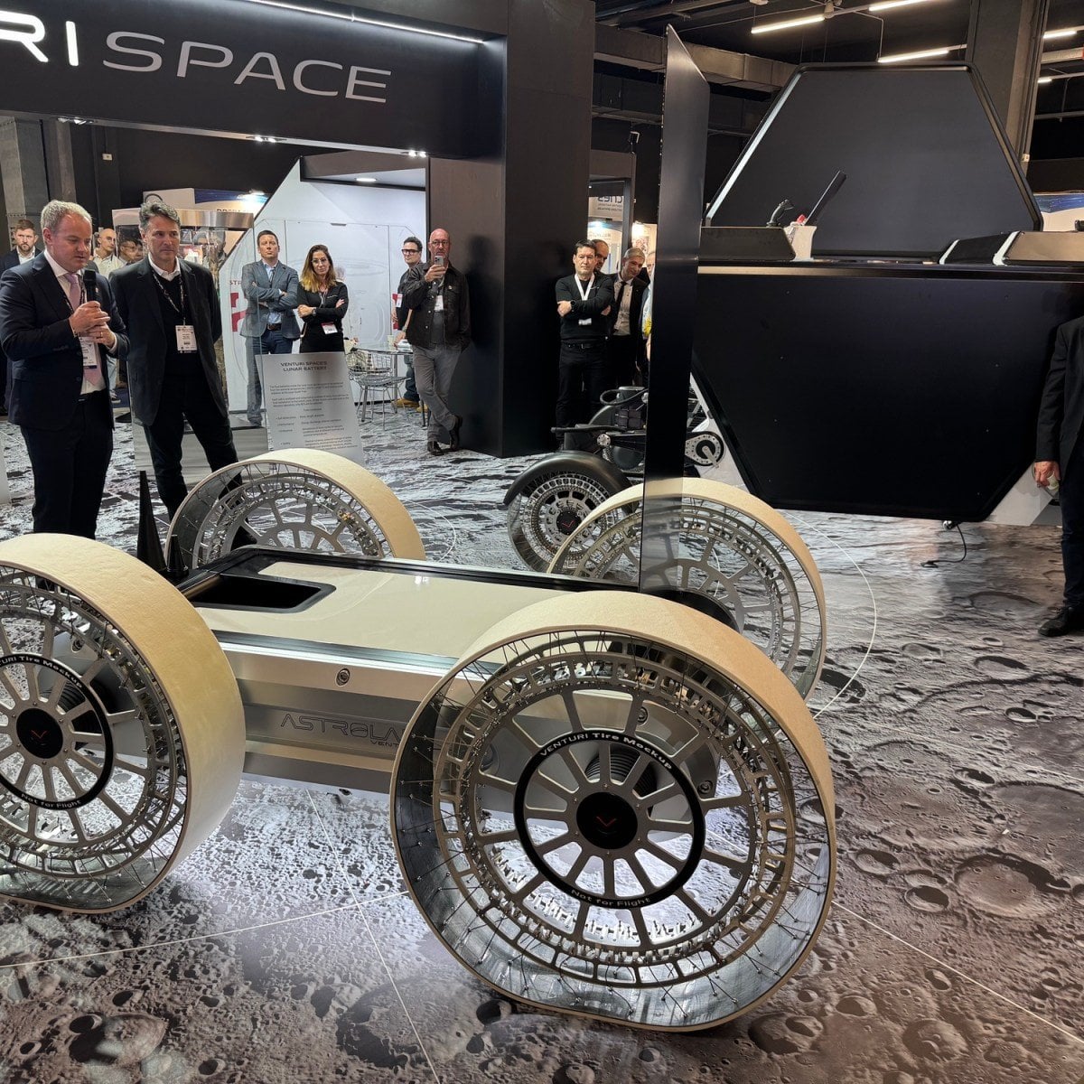 Astrolab unveils smaller lunar rover – UFO FEED