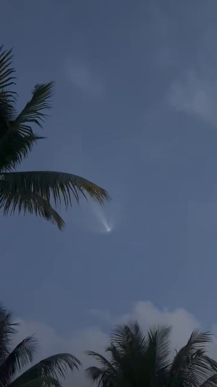 Our sister in law caught this footage in the Bahamas of the SpaceX ...