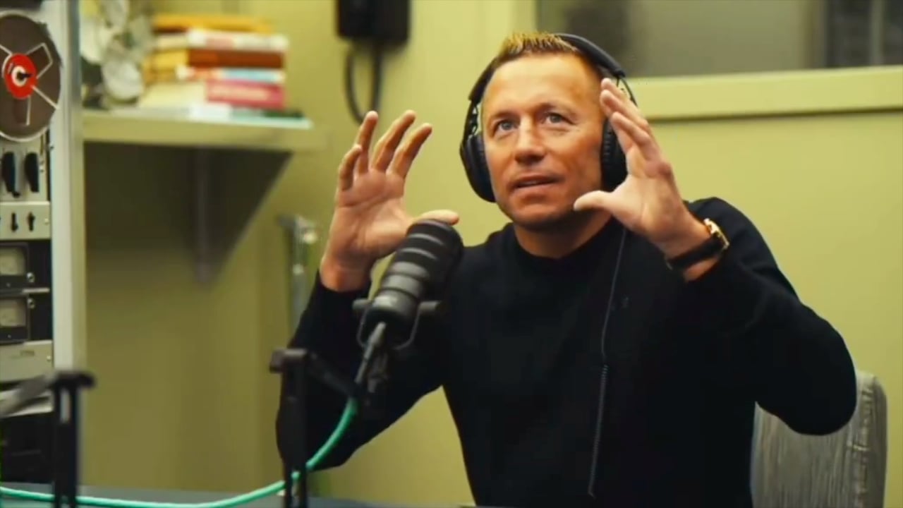 UFC legend Georges St-Pierre tells a story of seeing a "skipping" UFO ...