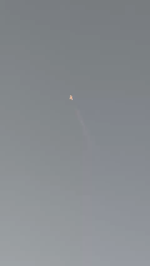 spotted something weird in the sky last night (Juhu) - UFO FEED