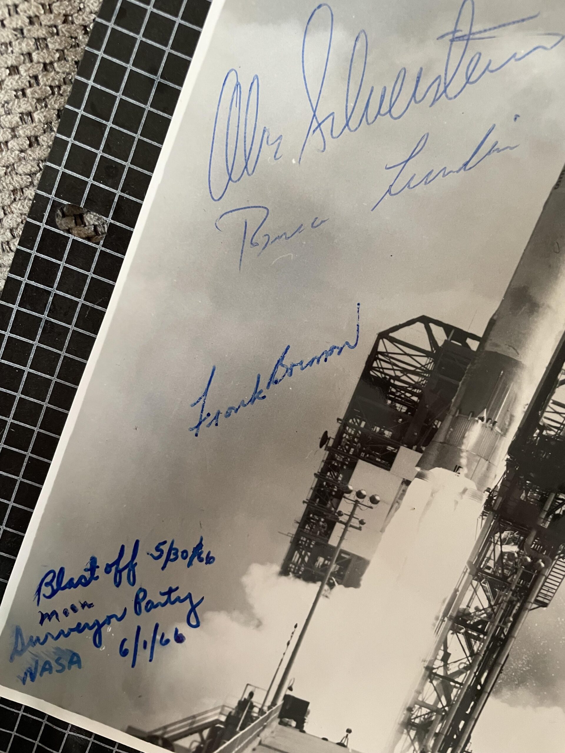 Autograph identifying - UFO FEED