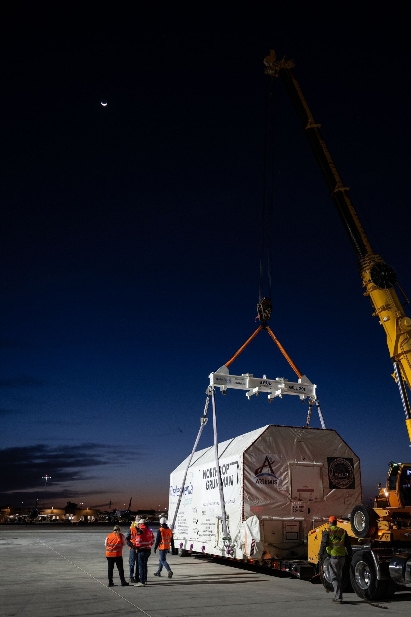 Gateway lunar space station's first habitation module arrives in U.S ...
