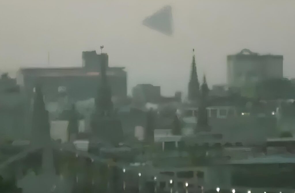 Giant Pyramid UFOs Over Kremlin and Pentagon—Why the Silence? - UFO FEED