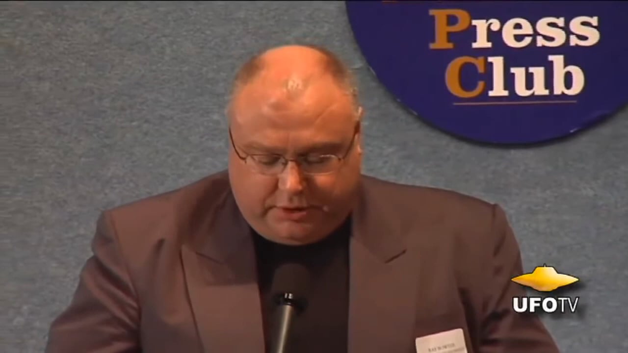Captain Ray Bowyer's testimony about seeing huge 1 mile long UFOs over ...
