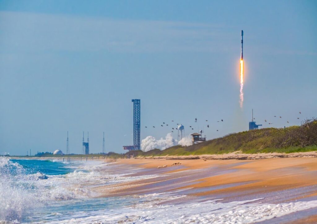 Beautiful Launch from the Beach - UFO FEED