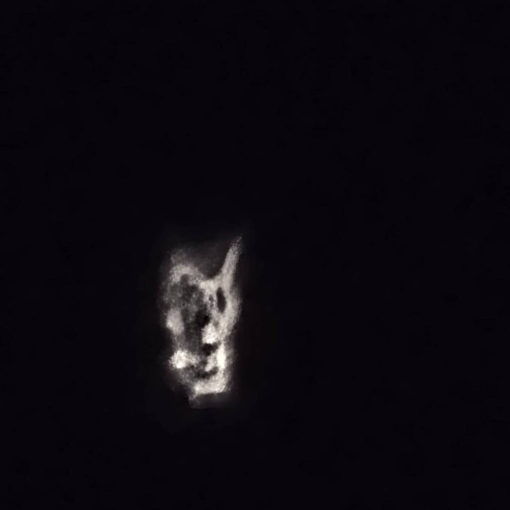 Attention Skywatchers - Strange apparition like UAP spotted in the sky ...