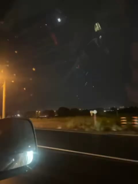 Triangle orbs in the sky near Toronto - UFO FEED
