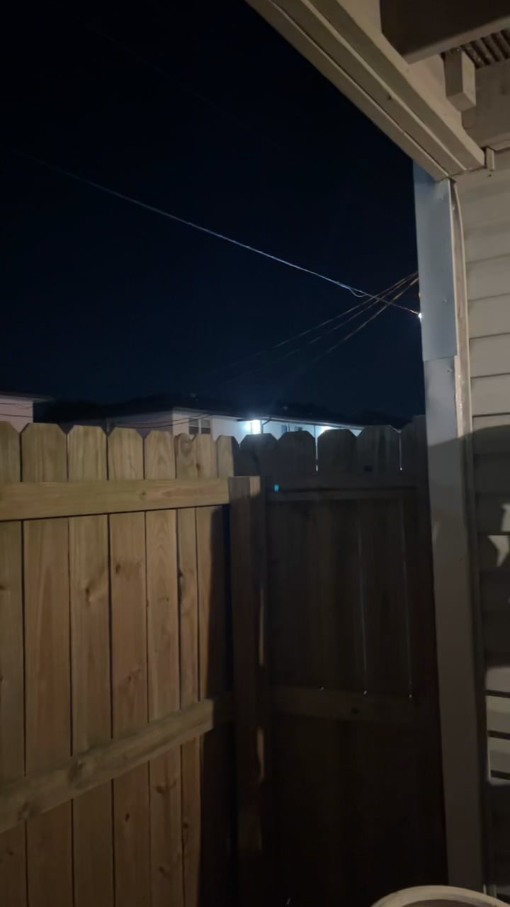Strange lights appear then disappears. - UFO FEED