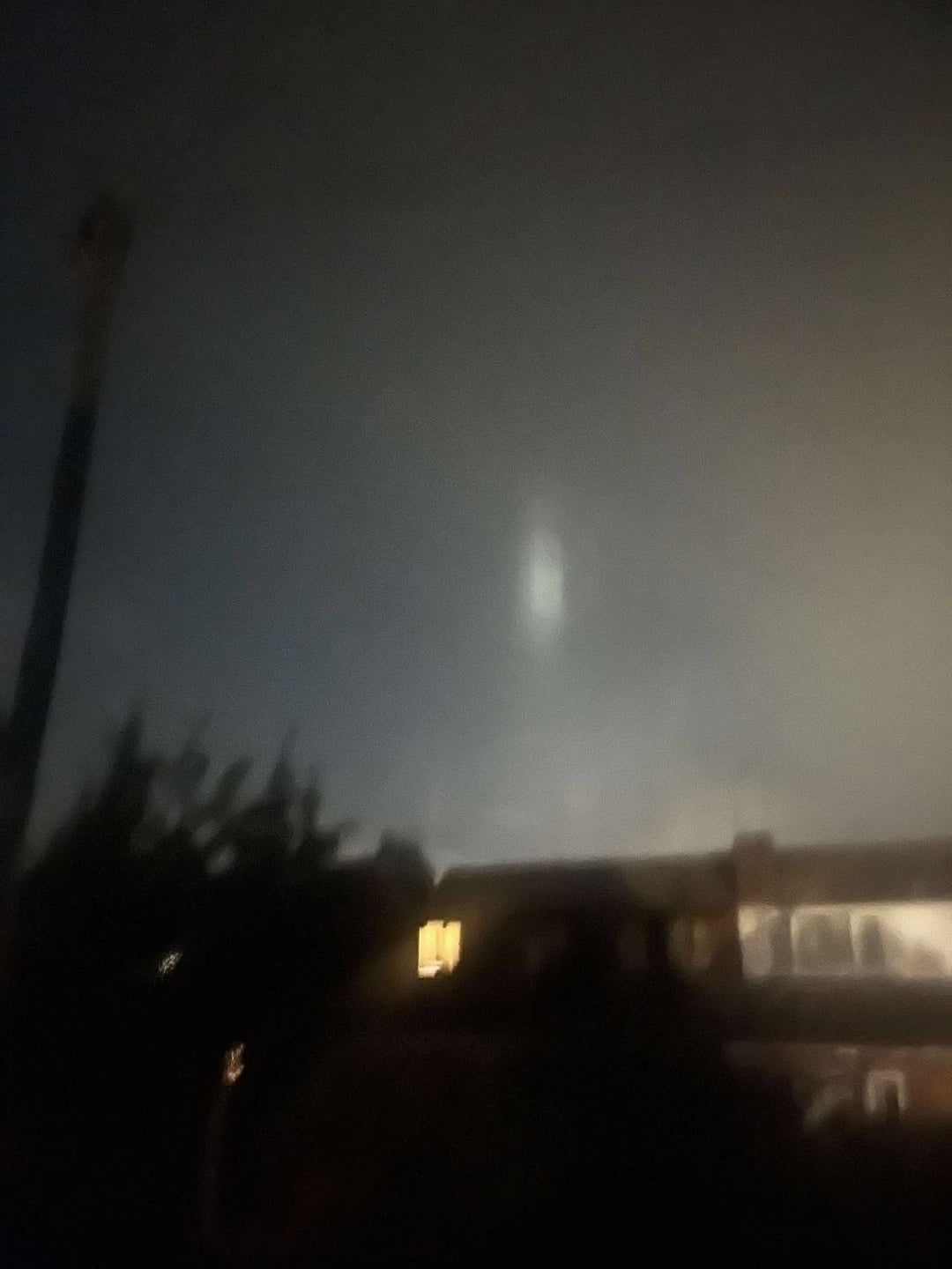 Strange anomaly in the sky at night - UFO FEED