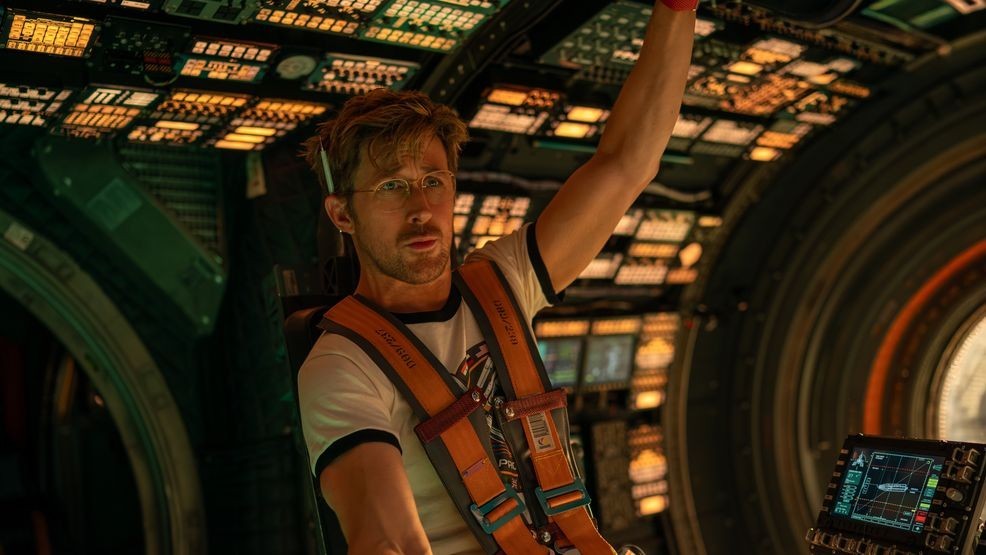 Ryan Gosling befriends an alien and attempts to save Earth in 'Project ...