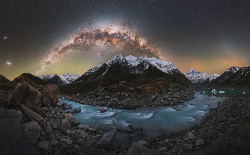 The Milky Way arch at Aoraki, New Zealand - UFO FEED