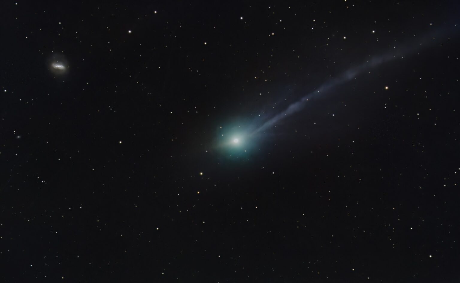 new photo of the mysterious comet 3I/ATLAS - UFO FEED