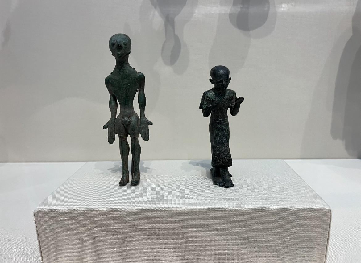 Hand carved figurines dated 2500-3000 BC - UFO FEED