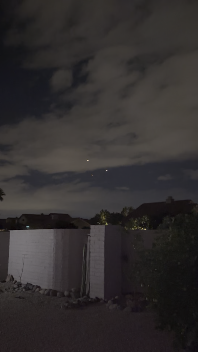 SERIOUS - Lights in the sky above Phoenix - UFO FEED