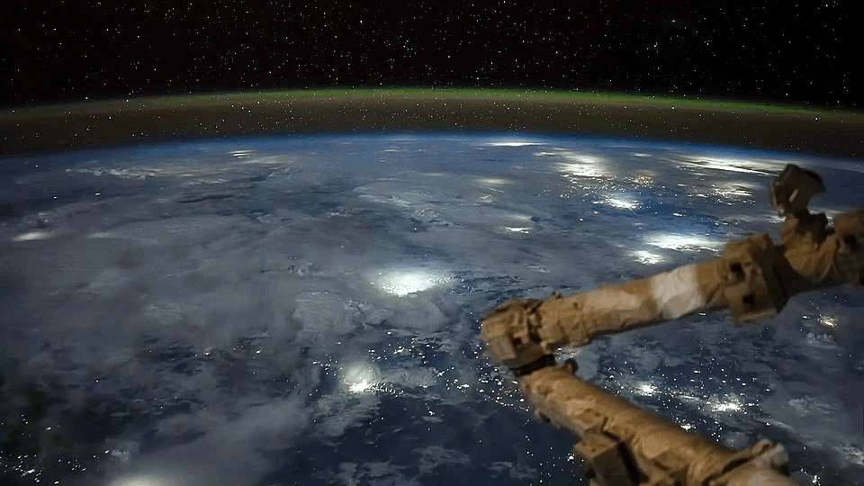 NASA Astronaut on ISS caught red sprite over Mexico and the U.S. - UFO FEED