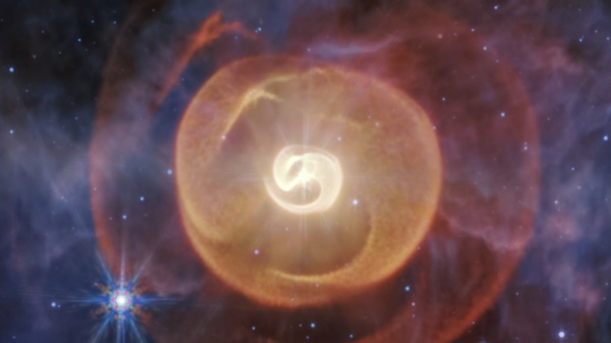Webb telescope discovers a new surprise about a rare pair of extreme ...
