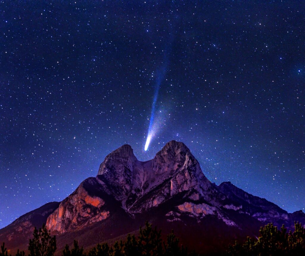 Comet Lemmon over Pedraforca in Spain - UFO FEED