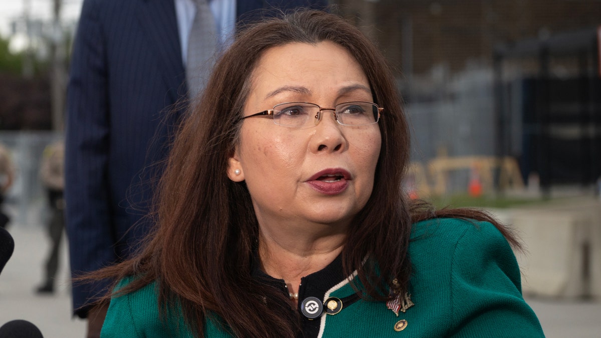 Duckworth staffer fired for impersonating attorney to help illegal ...