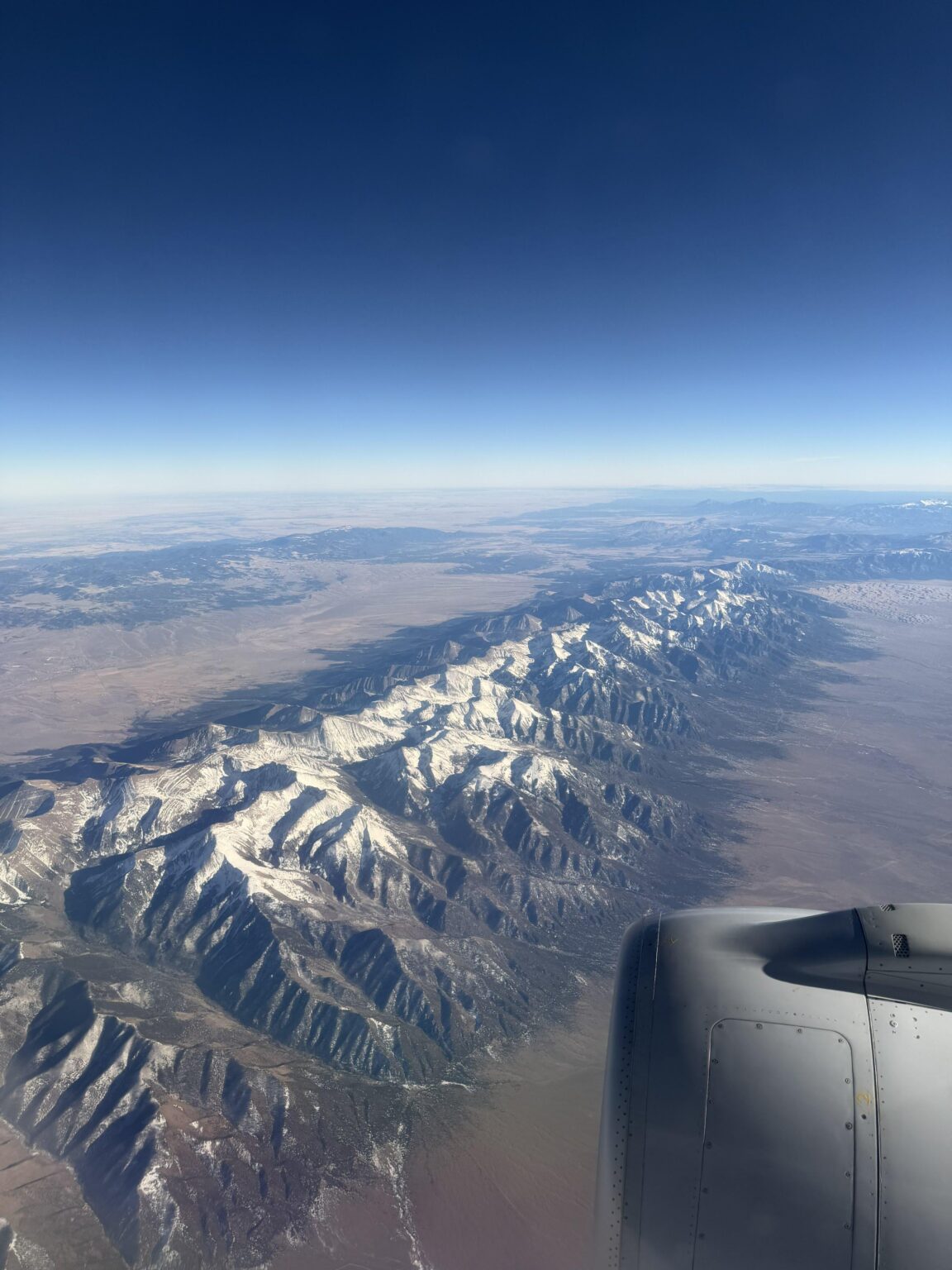 Can we see the CURVATURE OF THE EARTH at cruising altitude (10 km ...