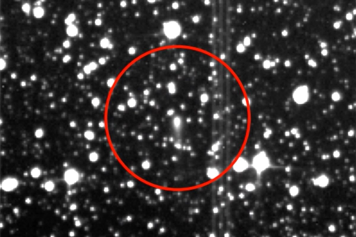 Comet 3I/ATLAS streaks across the sky in video captured by NASA's ...