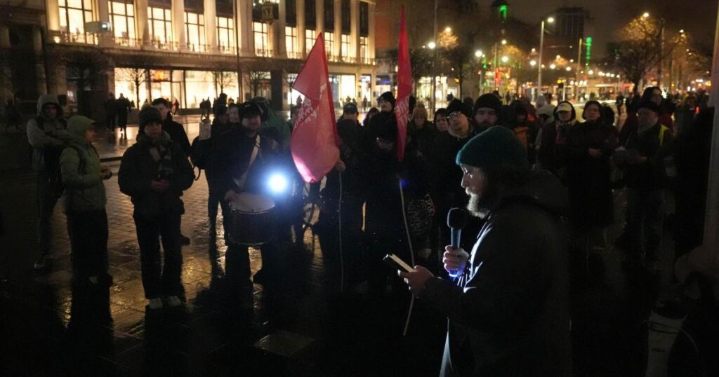 Anti-Trump protest held in Dublin amid immigration crackdown - UFO FEED
