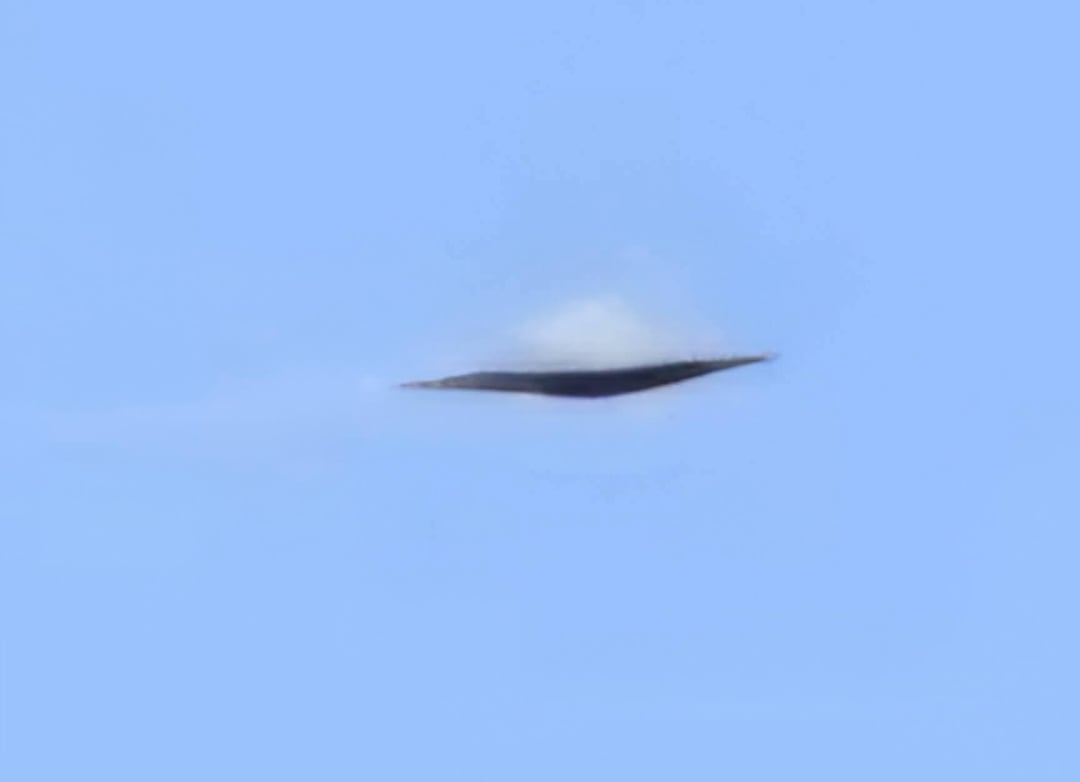 Sighting of a disc-shaped object in Curarrehue, Chile. Multiple witnesses. 4:00 pm. January 24 ...