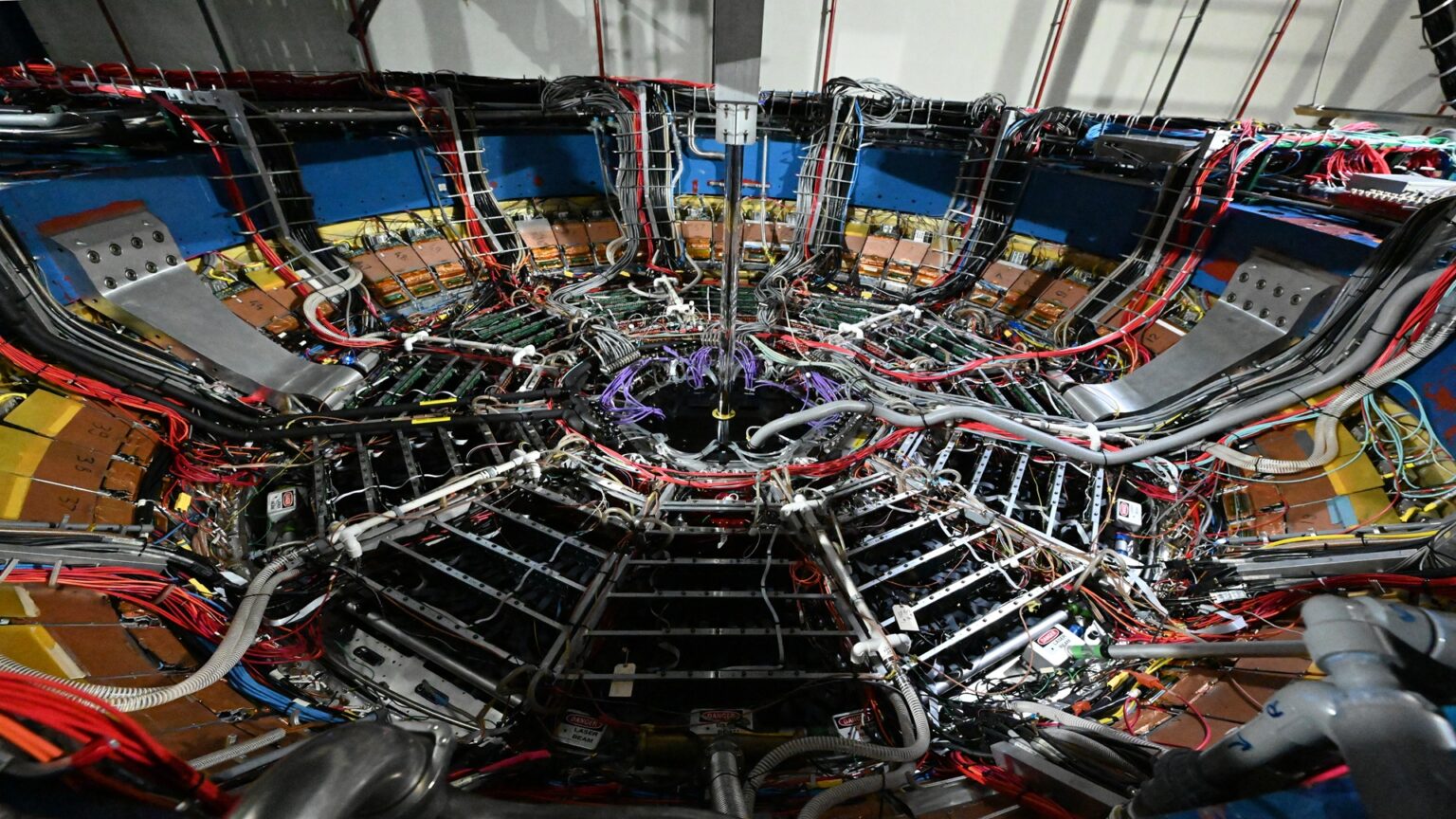 World's first heavy ion particle collider completes final collisions ...